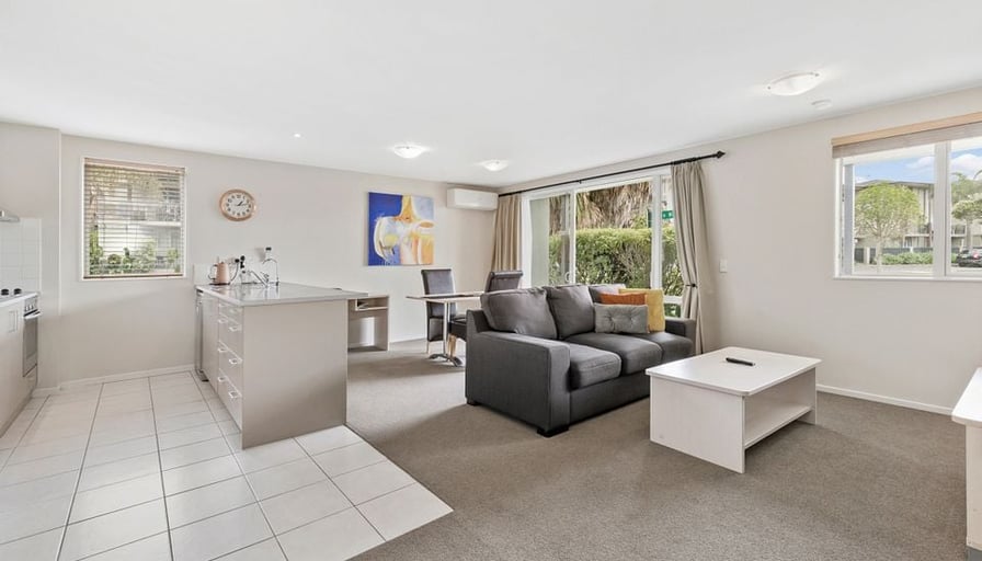 Upmarket 1 Bed by Botany - Fully Furnished, Pool |... – Roomies.co.nz