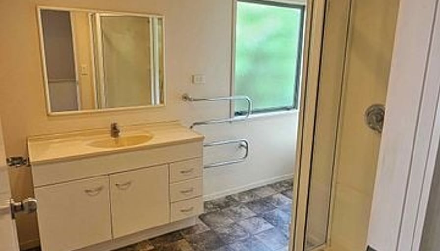 4 Bedroom - Rare to Find, Great Value | 2/244 Alba... – Roomies.co.nz