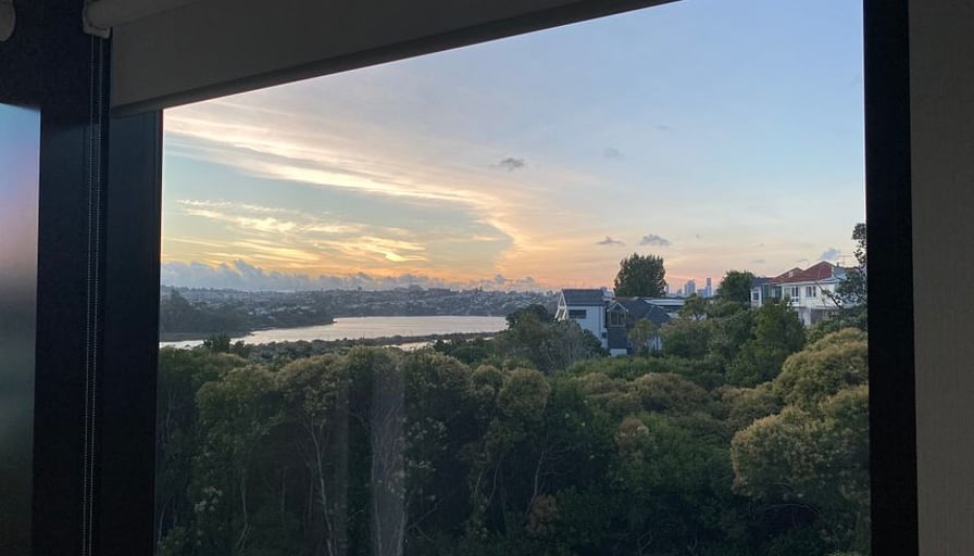 Immaculate loft style apartment with water views |... – Roomies.co.nz