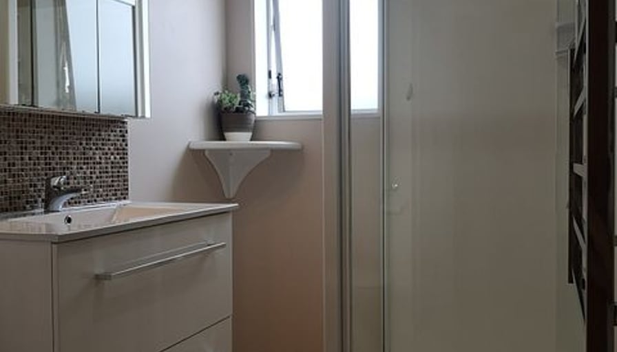 Convenient, Bright and Warm! | 2/19 Byron Street, M... – Roomies.co.nz