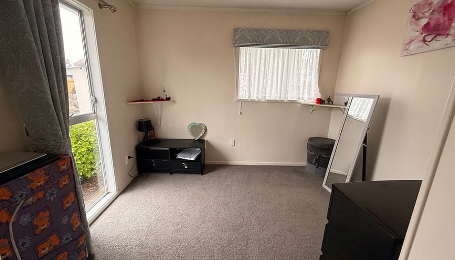 Modern 3 Bedroom Luxury Home | 16 Allington Road, M... – Roomies.co.nz