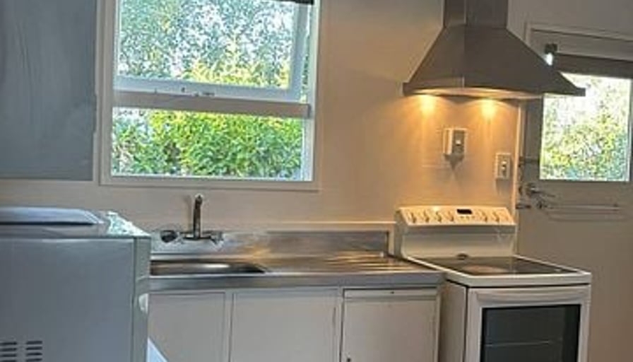 2BR Unit walking distance to hospital | 14 Clendon... – Roomies.co.nz