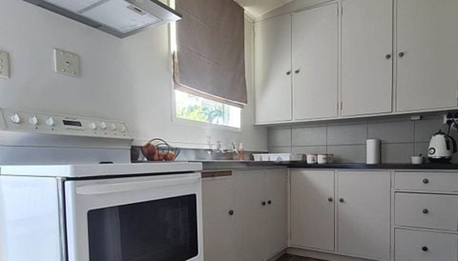 2BR Unit walking distance to hospital | 14 Clendon... – Roomies.co.nz