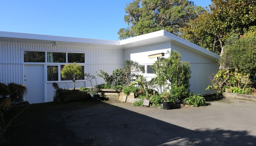 2 Bedroom Warm Quality property in Khandallah, Well... – Roomies.co.nz