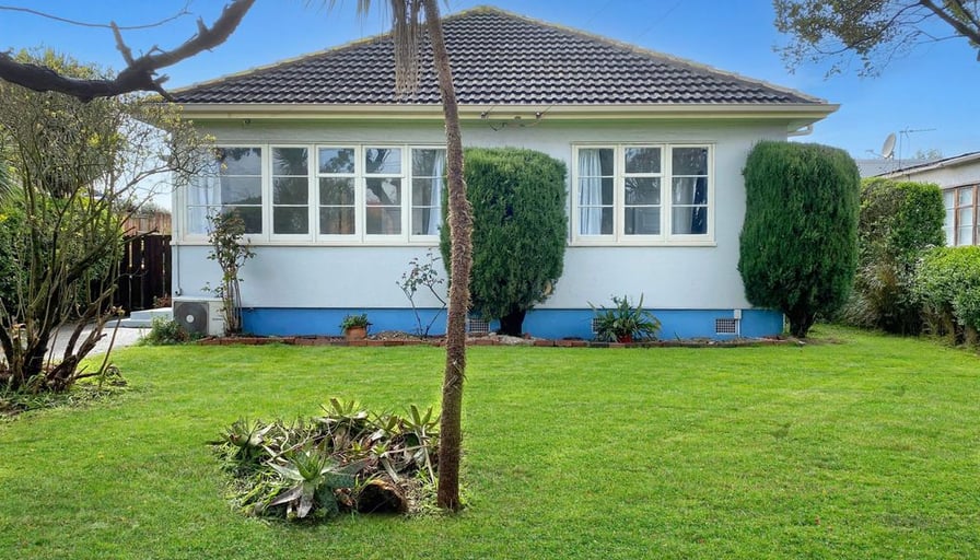 LINWOOD - 2 BEDROOMS + STUDY, 1 BATHROOM, HEATPUMP,... – Roomies.co.nz
