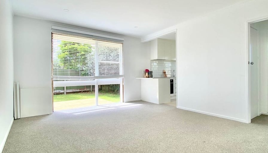 RENOVATED TWO BEDROOM UNIT | 21 Alcock Street, Moun... – Roomies.co.nz