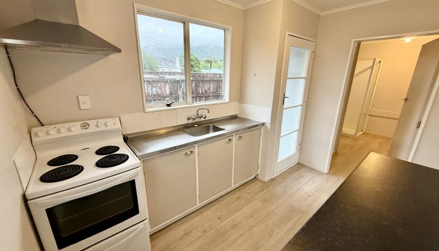 Renovated one bedroom unit in Wainuiomata | 19 Wood... – Roomies.co.nz
