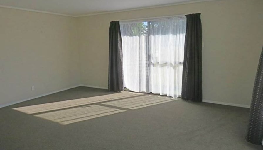 PRICE FURTHER REDUCED - PUKEKOHE | 2B Churchill St... – Roomies.co.nz