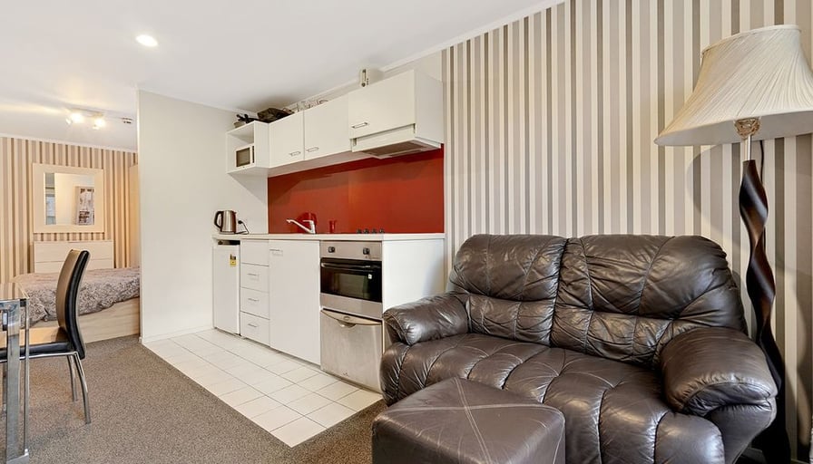Well Presented Studio | 8 Bankside Street, Auckland... – Roomies.co.nz