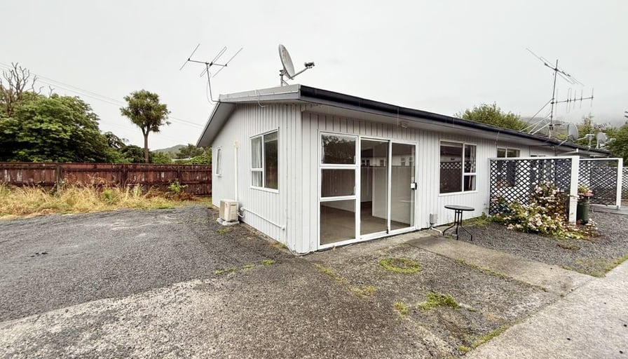 Renovated one bedroom unit in Wainuiomata | 19 Wood... – Roomies.co.nz