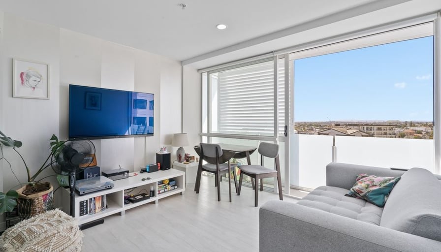 Apartment with Spa, Gym, and Parking! | 10 Waterloo... – Roomies.co.nz