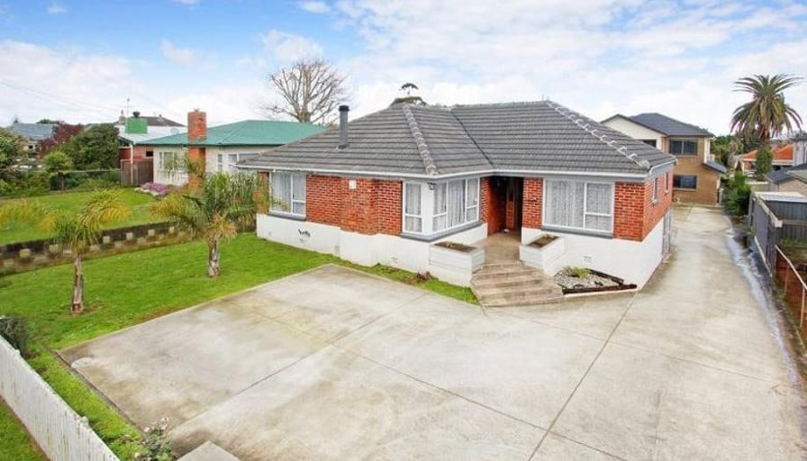 Charming 3-Bedroom Home with Study & Sunroom in... – Roomies.co.nz