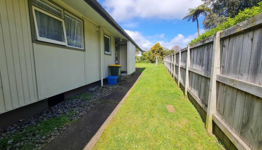 OKATO VILLAGE UNIT | 32a Old South Road, Okato | To... – Roomies.co.nz