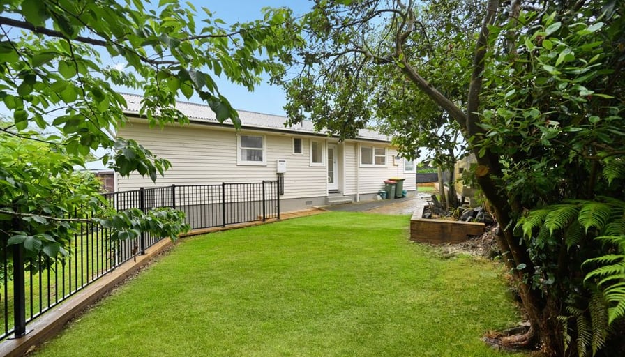 Freshly Renovated Three Bedroom in Chartwell | 47... – Roomies.co.nz