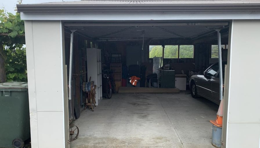 One bedroom self-contained flat in quiet setting |... – Roomies.co.nz