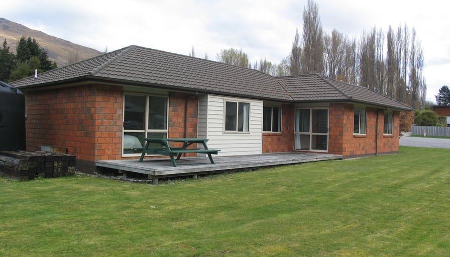 Sunny stand alone home | 8 Hector Close, Kingston,... – Roomies.co.nz