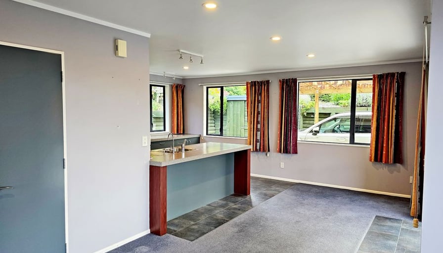 Stand alone Townhouse to Rent | 24 Solway Street, O... – Roomies.co.nz