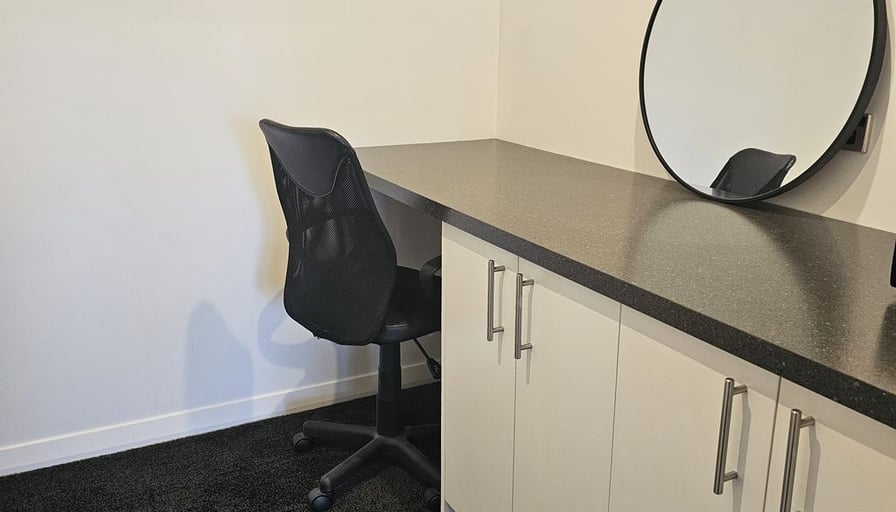 Furnished, 1 bedroom, Study, Safe | 1 Mount Marua... – Roomies.co.nz