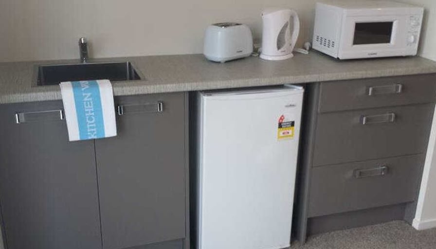 Fully Furnished Studio | 66 May Street, Hillcrest |... – Roomies.co.nz