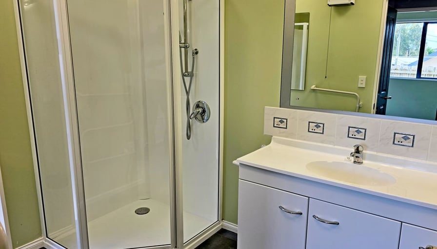 Stand alone Townhouse to Rent | 24 Solway Street, O... – Roomies.co.nz