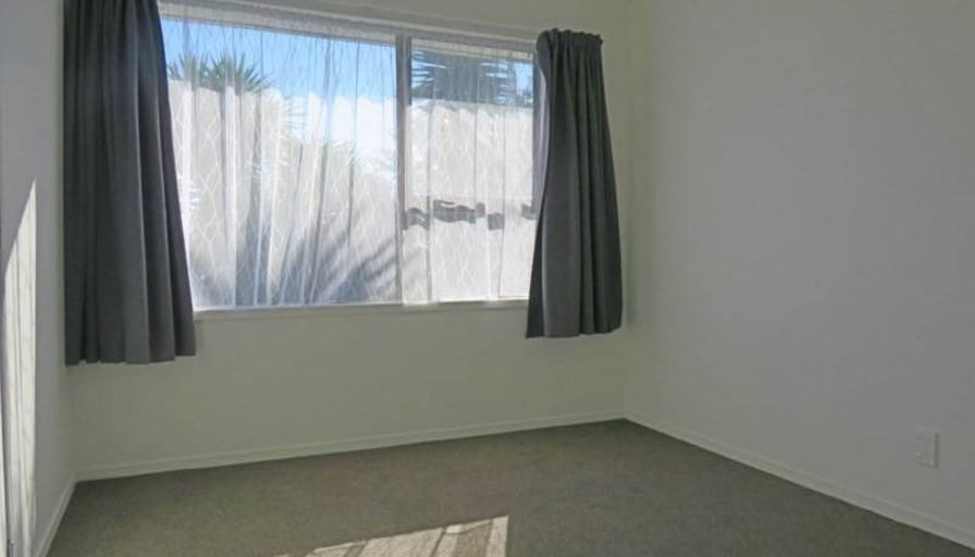 PRICE FURTHER REDUCED - PUKEKOHE | 2B Churchill St... – Roomies.co.nz
