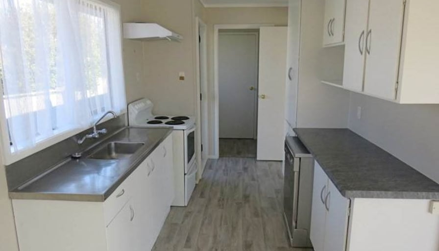 PRICE FURTHER REDUCED - PUKEKOHE | 2B Churchill St... – Roomies.co.nz