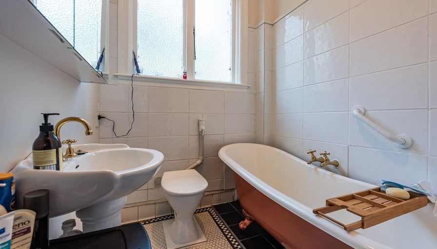 Summer in Oriental Bay | 246 Oriental Parade, Orien... – Roomies.co.nz