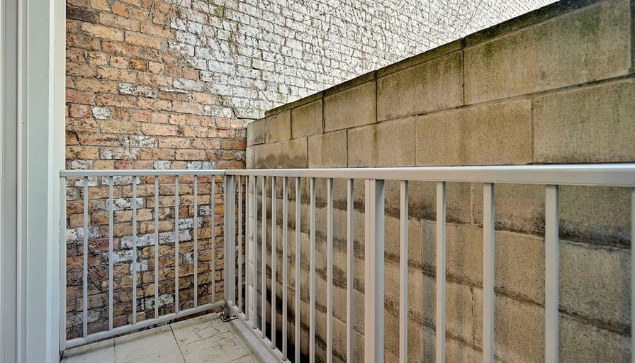 Well Presented Studio | 8 Bankside Street, Auckland... – Roomies.co.nz