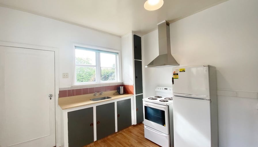 LINWOOD - 2 BEDROOMS + STUDY, 1 BATHROOM, HEATPUMP,... – Roomies.co.nz