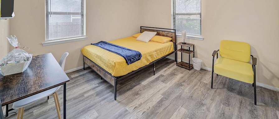 LGBT+ or Gay rooms for rent – Roomies.com