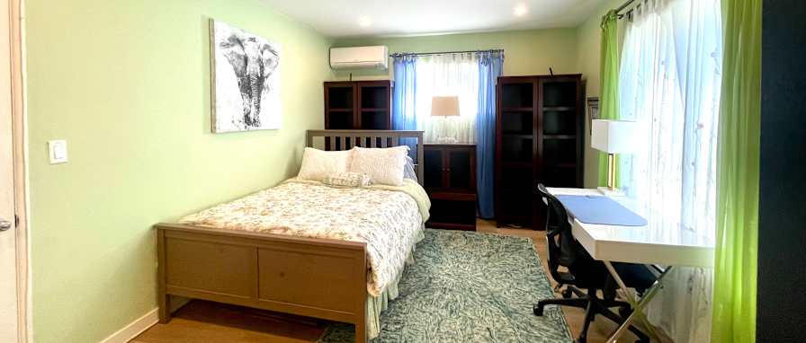 LGBT+ or Gay rooms for rent – Roomies.com