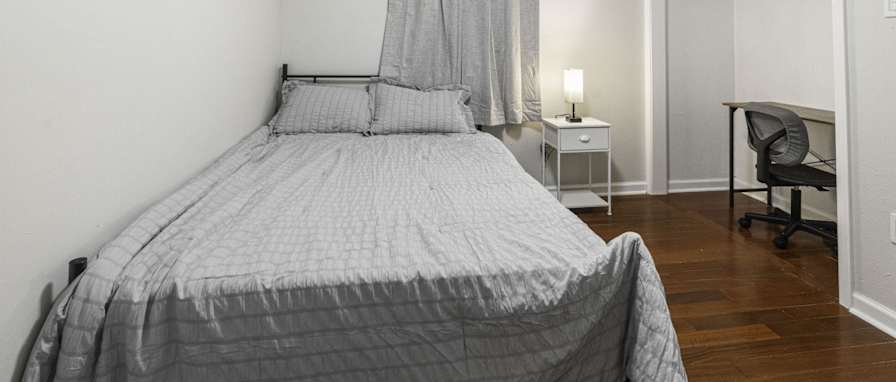 LGBT+ or Gay rooms for rent – Roomies.com