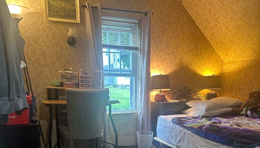 Private room to rent in share house | Marlborough, Ma... – Roomies.com