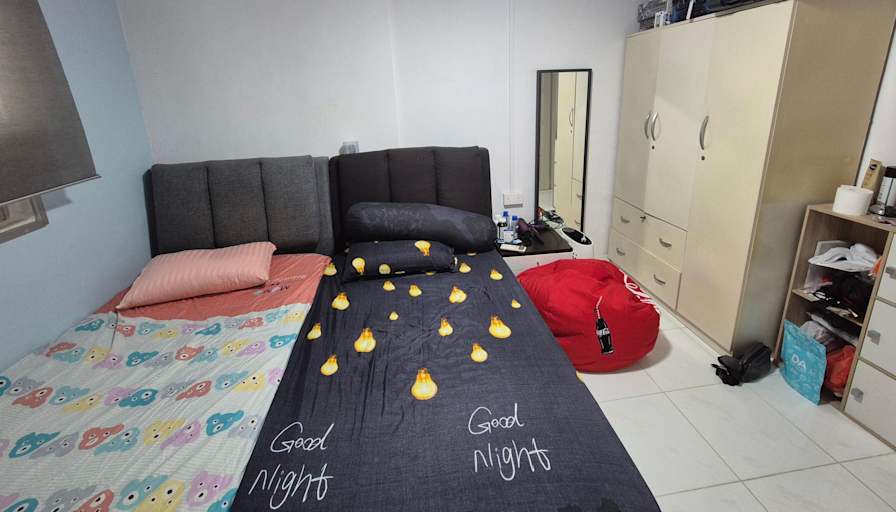 Shared furnished room in a townhouse | Ang Mo Kio Aven... – Roomies.sg
