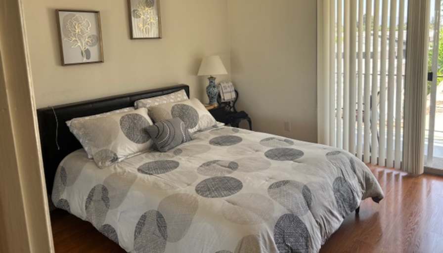 Private room to rent in share house | Northridge, Cal... – Roomies.com