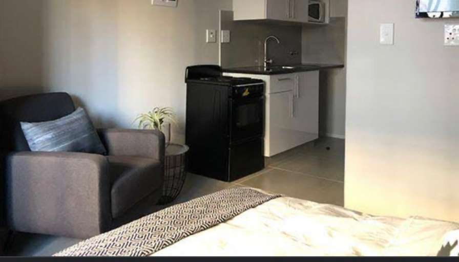 Private room to rent in share house | Sandton Drive... – Roomies.co.za