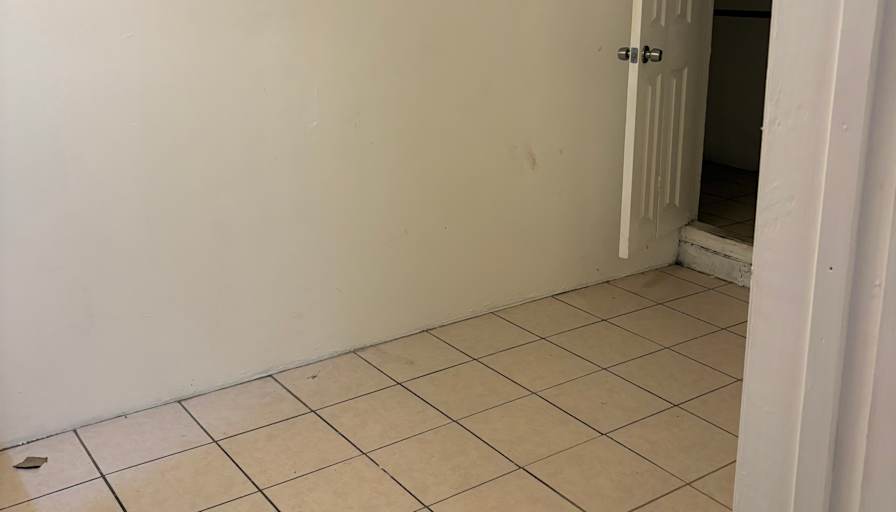 Furnished studio with 1 bedroom and 1 bathroom | Waln... – Roomies.com