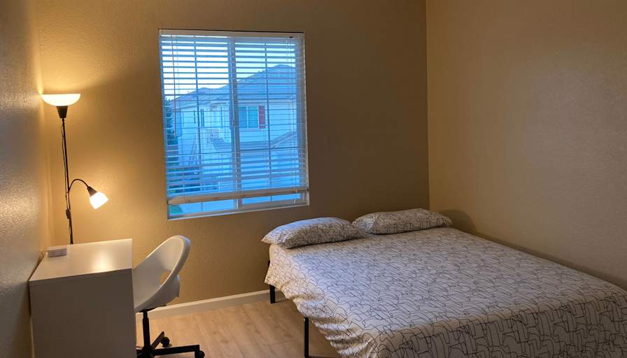 Private room to rent in share house | Beretania Way,... – Roomies.com