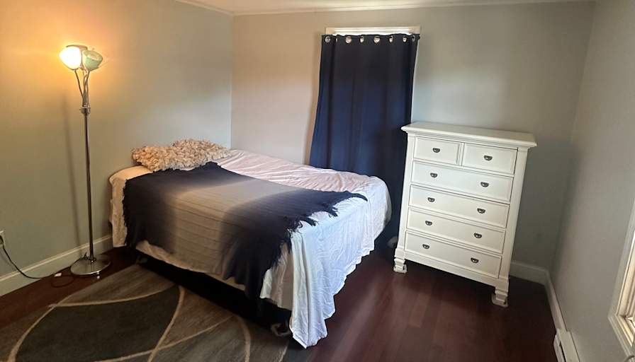 Furnished room in a house | Waterford, Connecticut 06... – Roomies.com