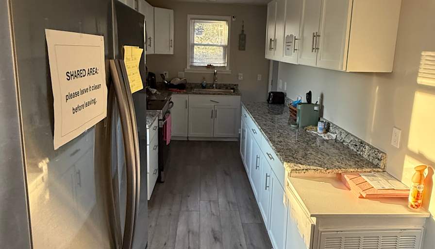 Shared furnished room in a house | Gayland Court, Nas... – Roomies.com