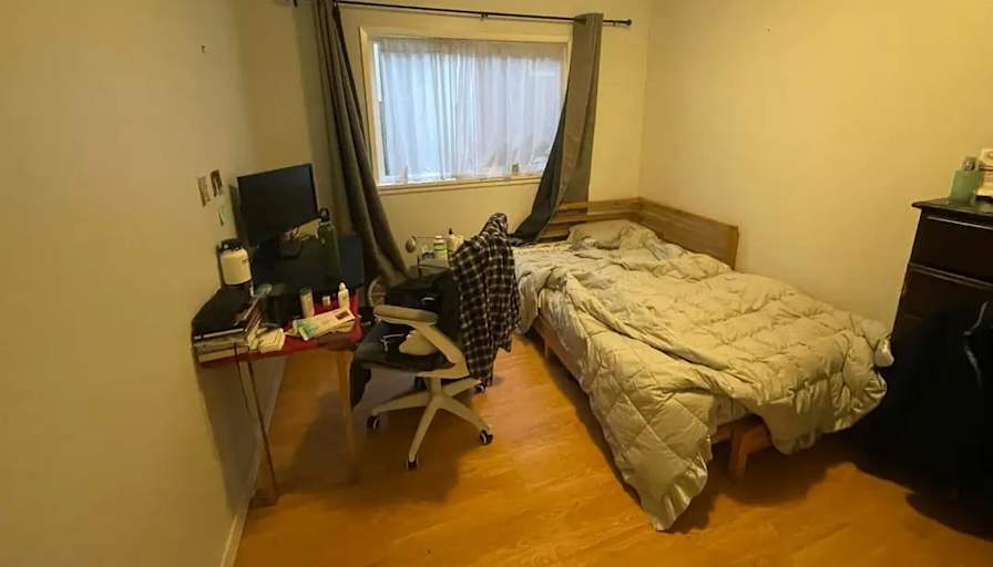 Furnished room in a house | Adanac Street, Grandview-W... – Roomies.ca