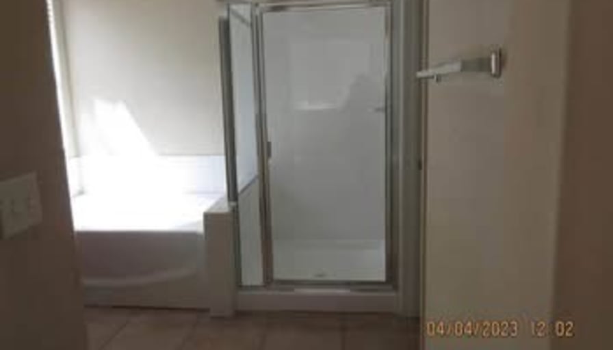 Unfurnished room with own bathroom in a house | Las V... – Roomies.com