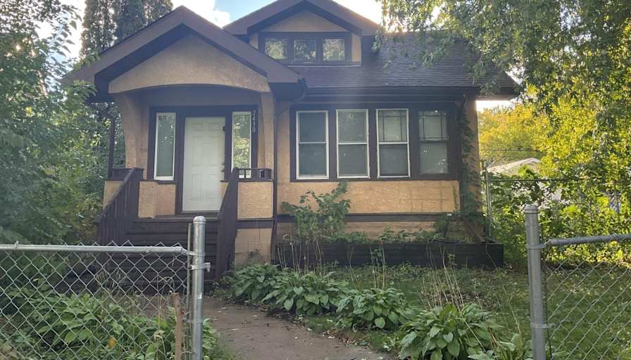 Unfurnished room in a house | North Logan Avenue, Min... – Roomies.com