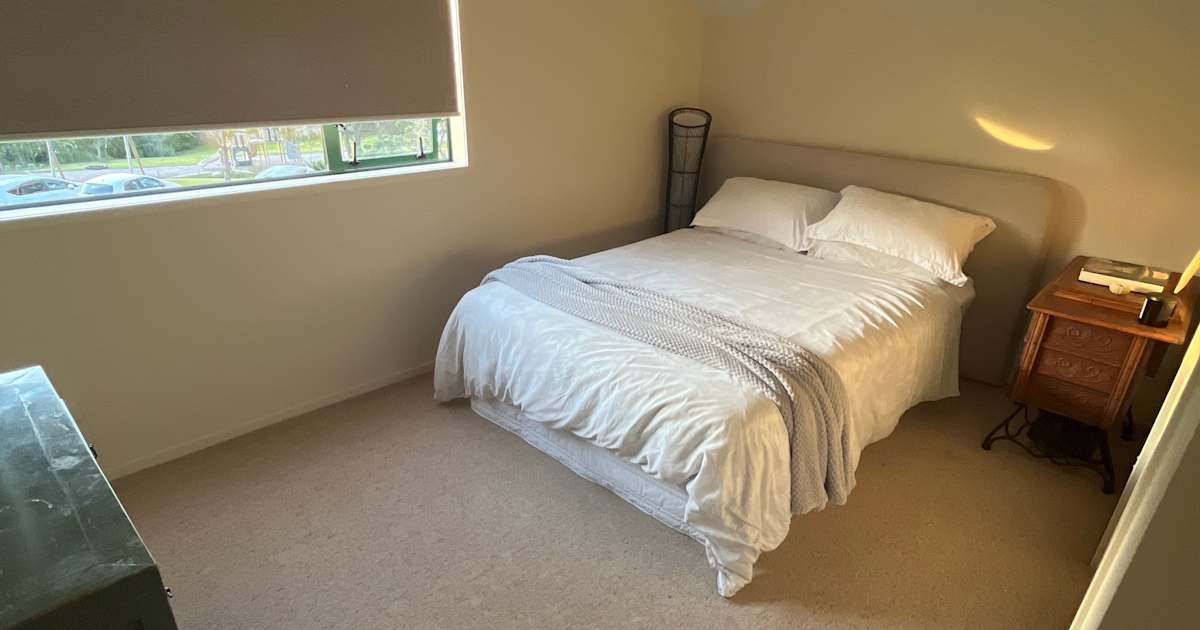 Furnished room in a house | Graham Collins Drive, W... – Roomies.co.nz