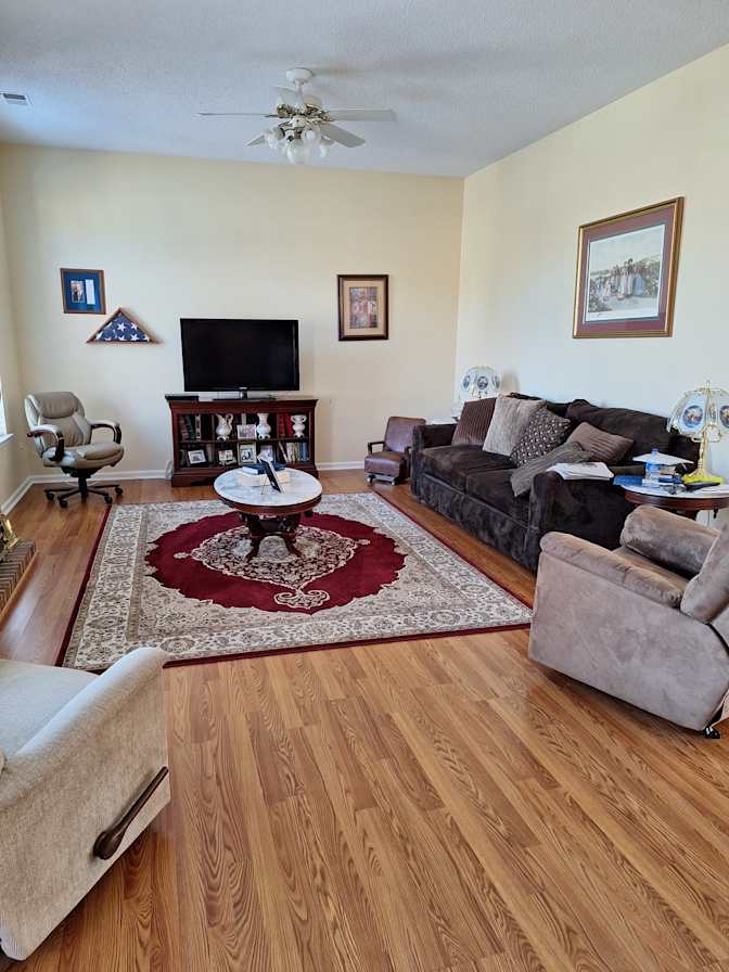 Shared unfurnished room in a house | Rose Street, Moo... – Roomies.com