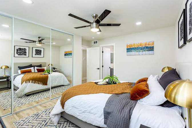 Furnished room with own bathroom in an apartment | Sh... – Roomies.com