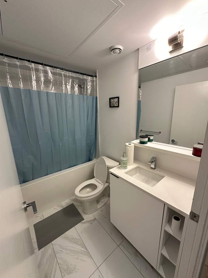 Furnished room in a condo | Wood Street, Downtown, Ont... – Roomies.ca