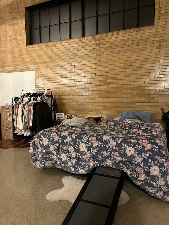 Shared furnished room in a studio | Barber Avenue, Cl... – Roomies.com