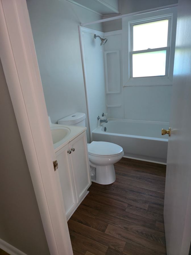 Private room to rent in share house | Gerrard Avenue,... – Roomies.com