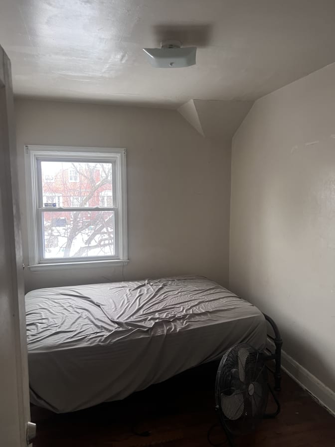 Private room to rent in share house | Pentwood Road,... – Roomies.com